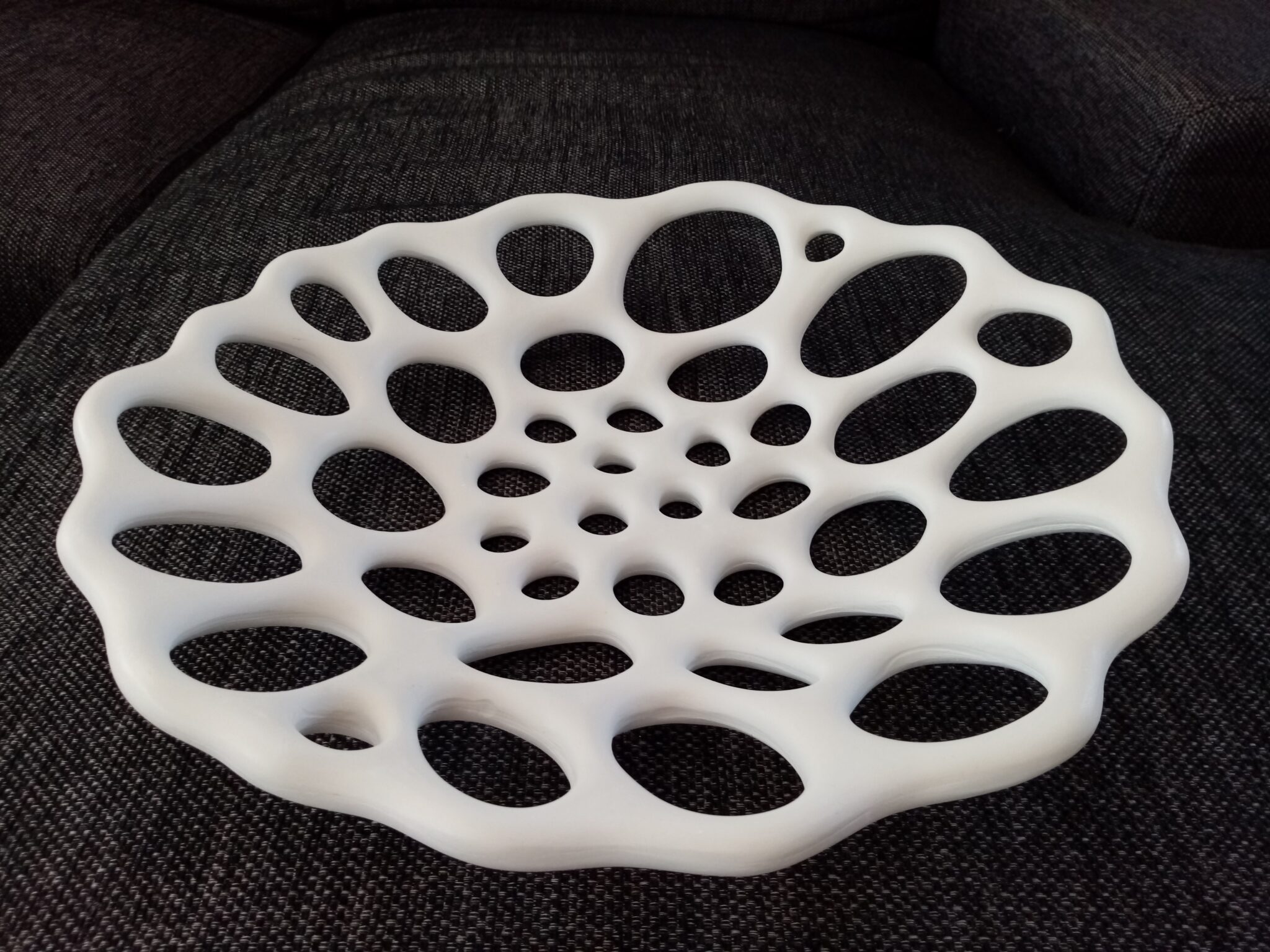 Pynte fat, korall mønster, 35 cm i dia - farge hvit - Lillesand Design AS