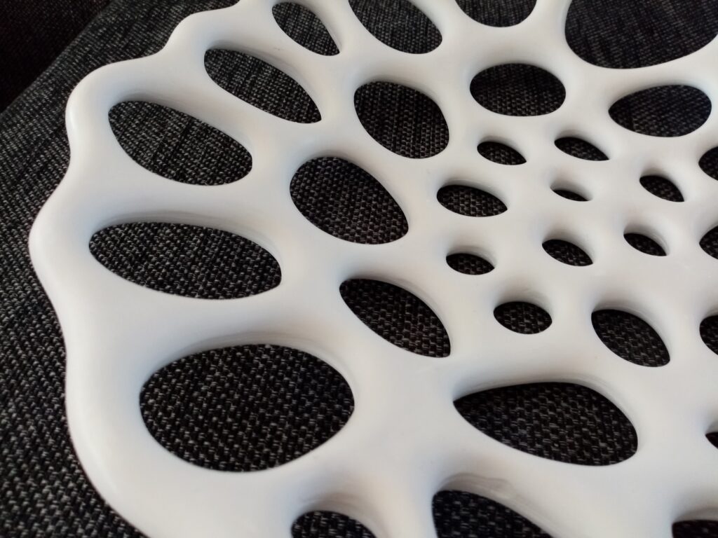 Pynte fat, korall mønster, 35 cm i dia - farge hvit - Lillesand Design AS