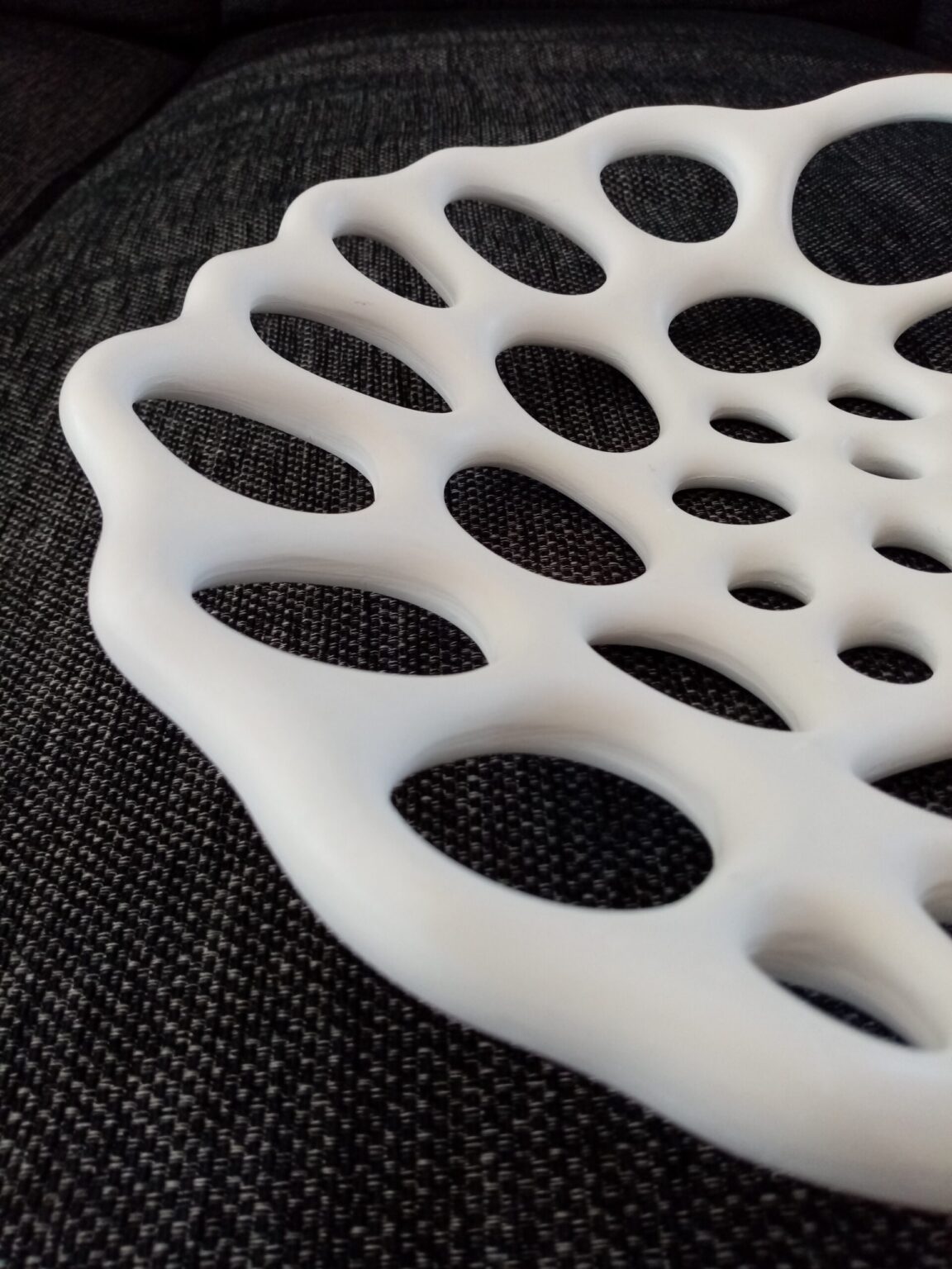 Pynte fat, korall mønster, 35 cm i dia - farge hvit - Lillesand Design AS